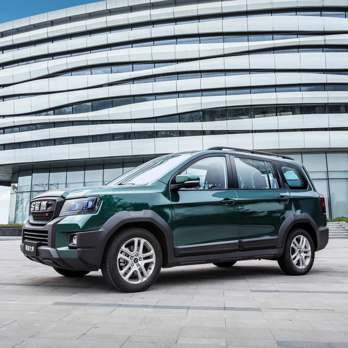 SWM G03F TIGER - SUV De Lux cu 7 Locuri, Performanță și Confort · SUV Cars