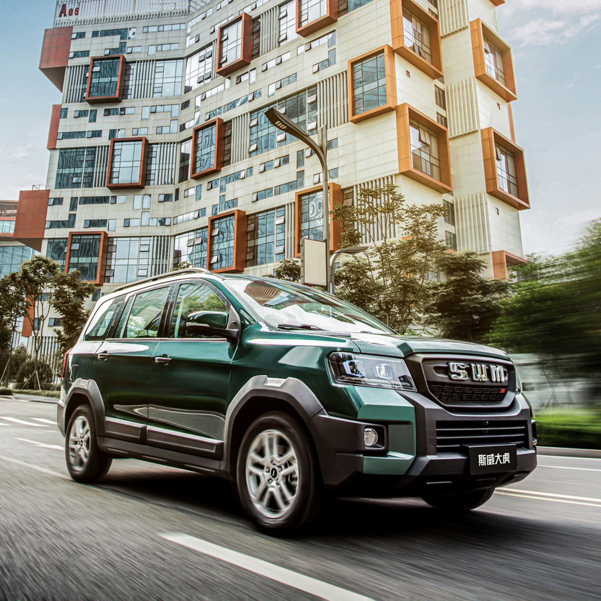 SWM G03F TIGER - SUV De Lux cu 7 Locuri, Performanță și Confort · SUV Cars