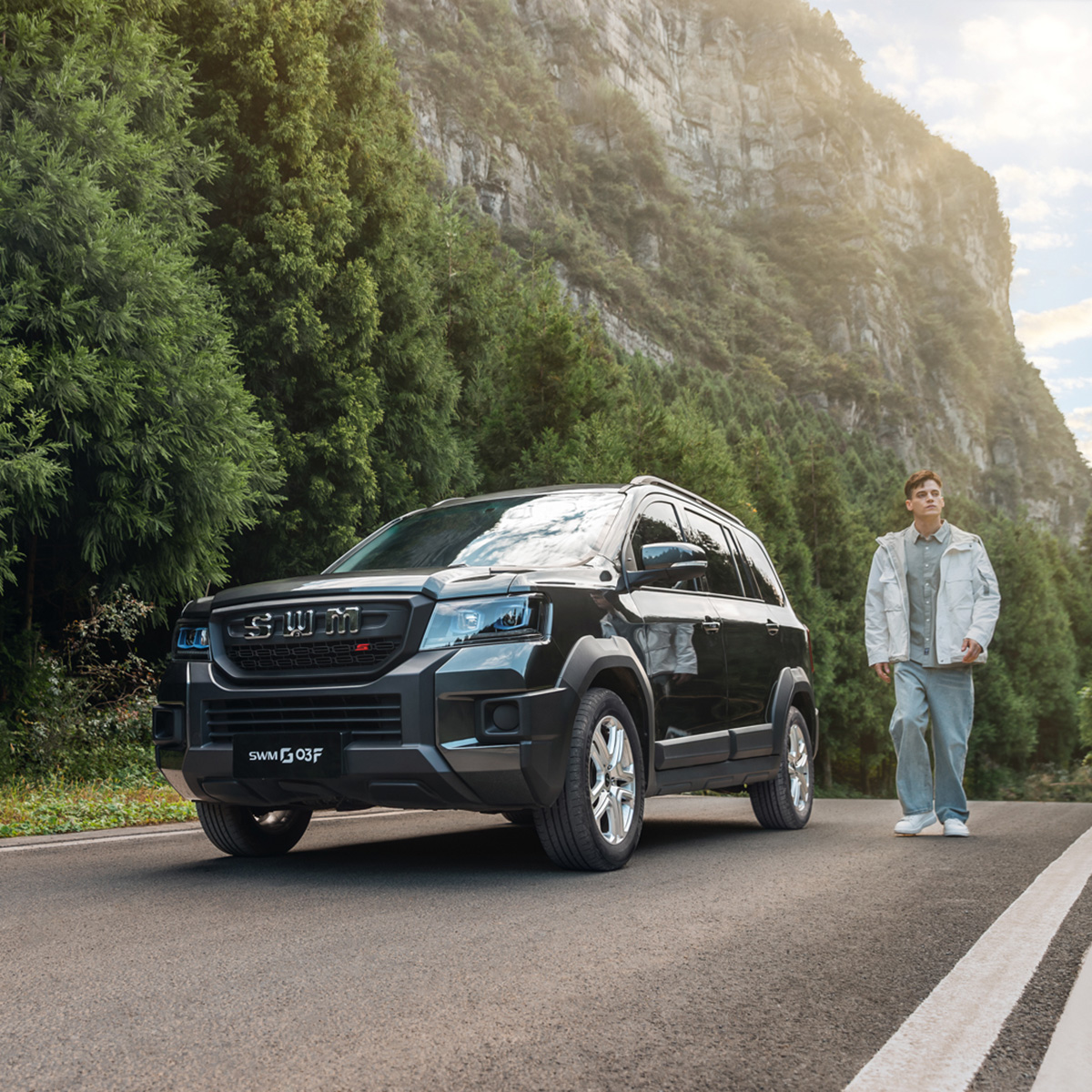 SWM G03F TIGER - SUV De Lux cu 7 Locuri, Performanță și Confort · SUV Cars