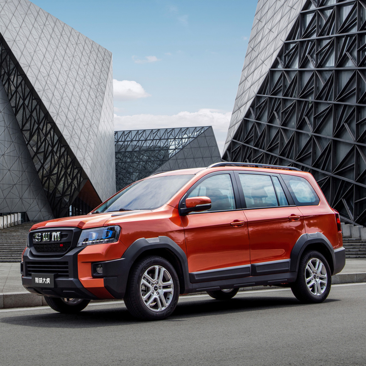 SWM G03F TIGER - SUV De Lux cu 7 Locuri, Performanță și Confort · SUV Cars