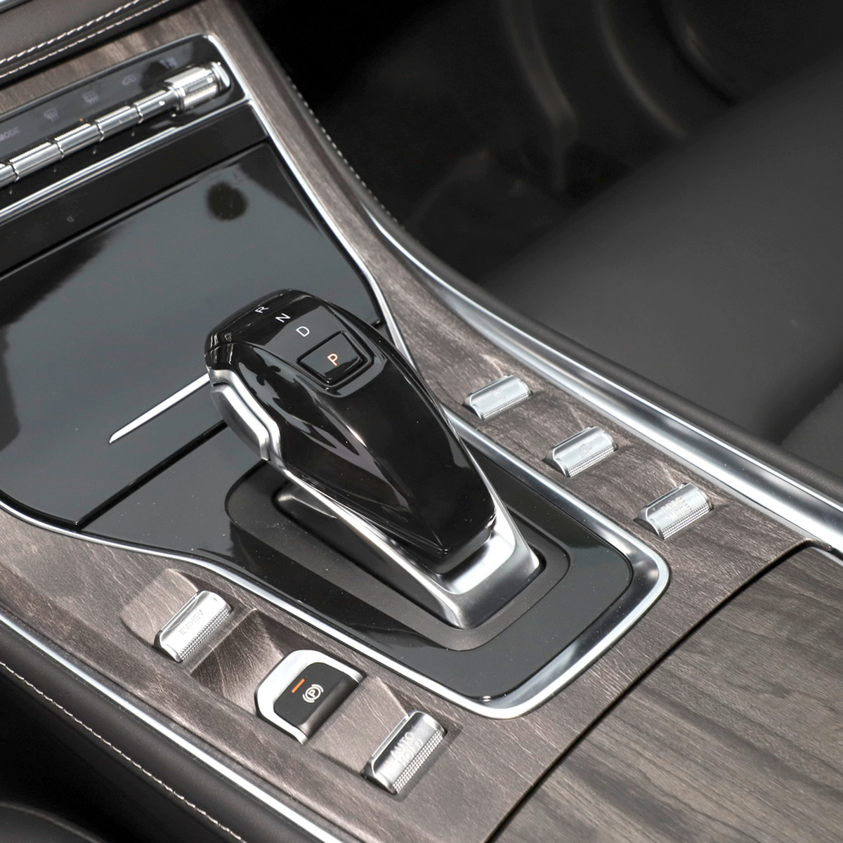 DFSK E5 Plug-In Hibrid SUV | 7 Locuri de Lux și Performanță | Dealer Autorizat · SUV Cars