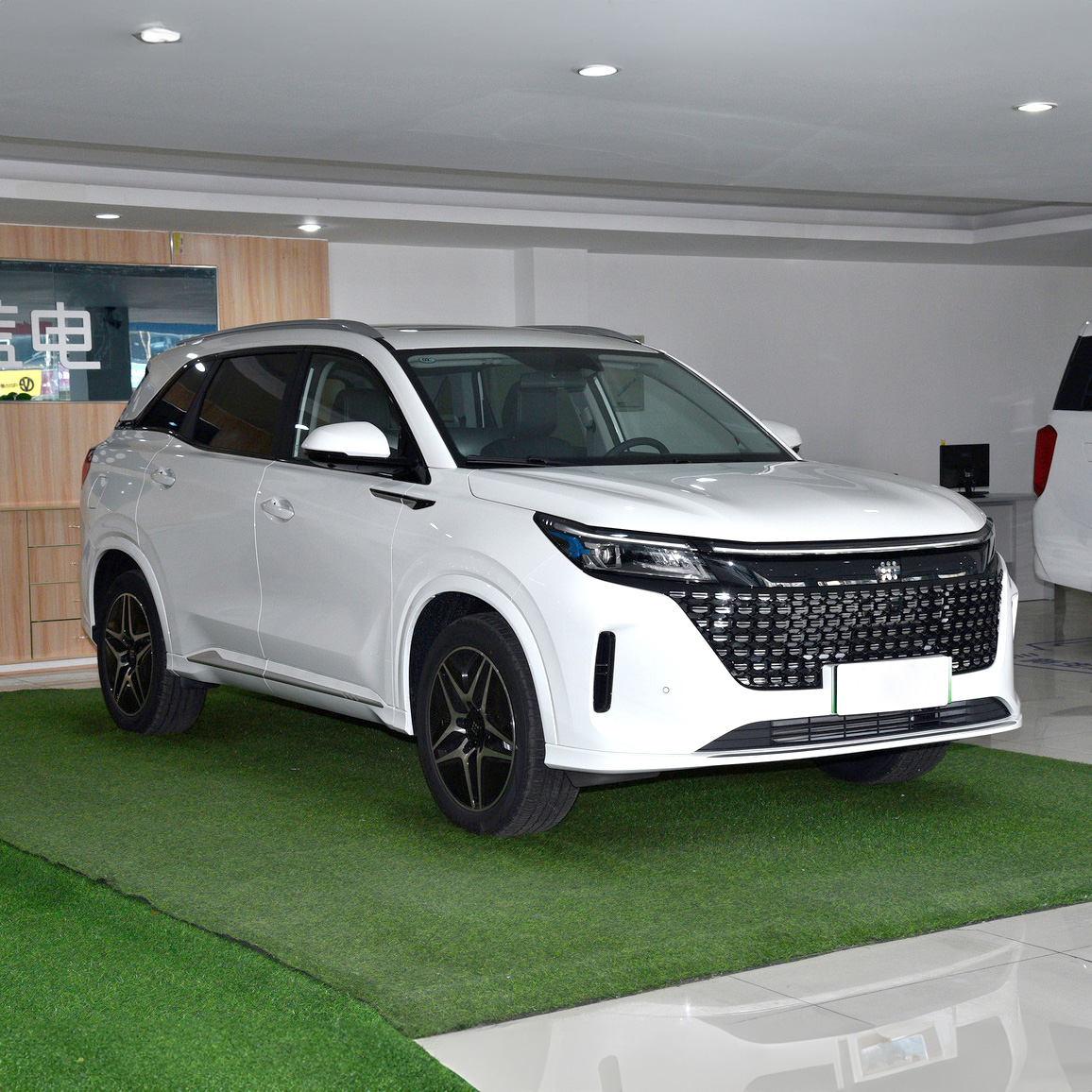 DFSK E5 – SUV Plug-in Hybrid | 7 locuri, E-CVT, Performanță și Confort ...