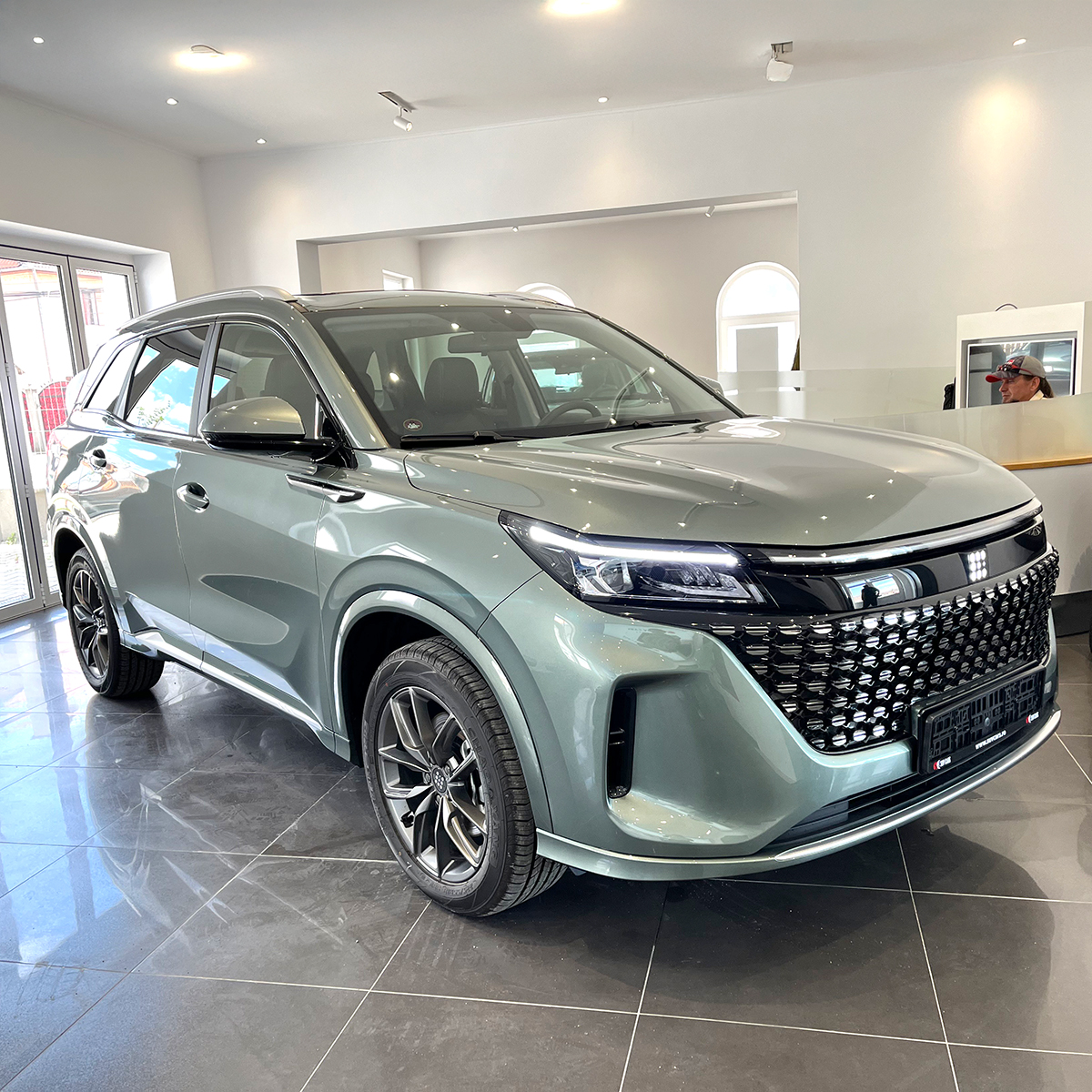 DFSK E5 – SUV Plug-in Hybrid | 7 locuri, E-CVT, Performanță și Confort ...