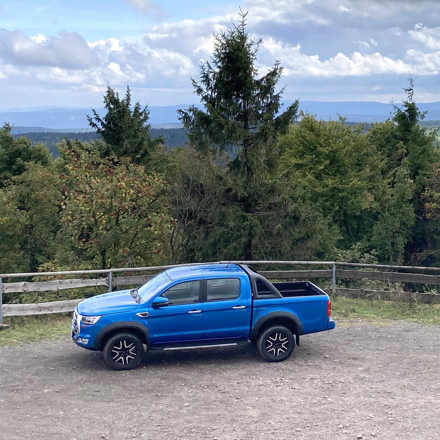 JAC 8 Pickup, 4x4, Manual, benzină, 2.4 turbo · SUV Cars