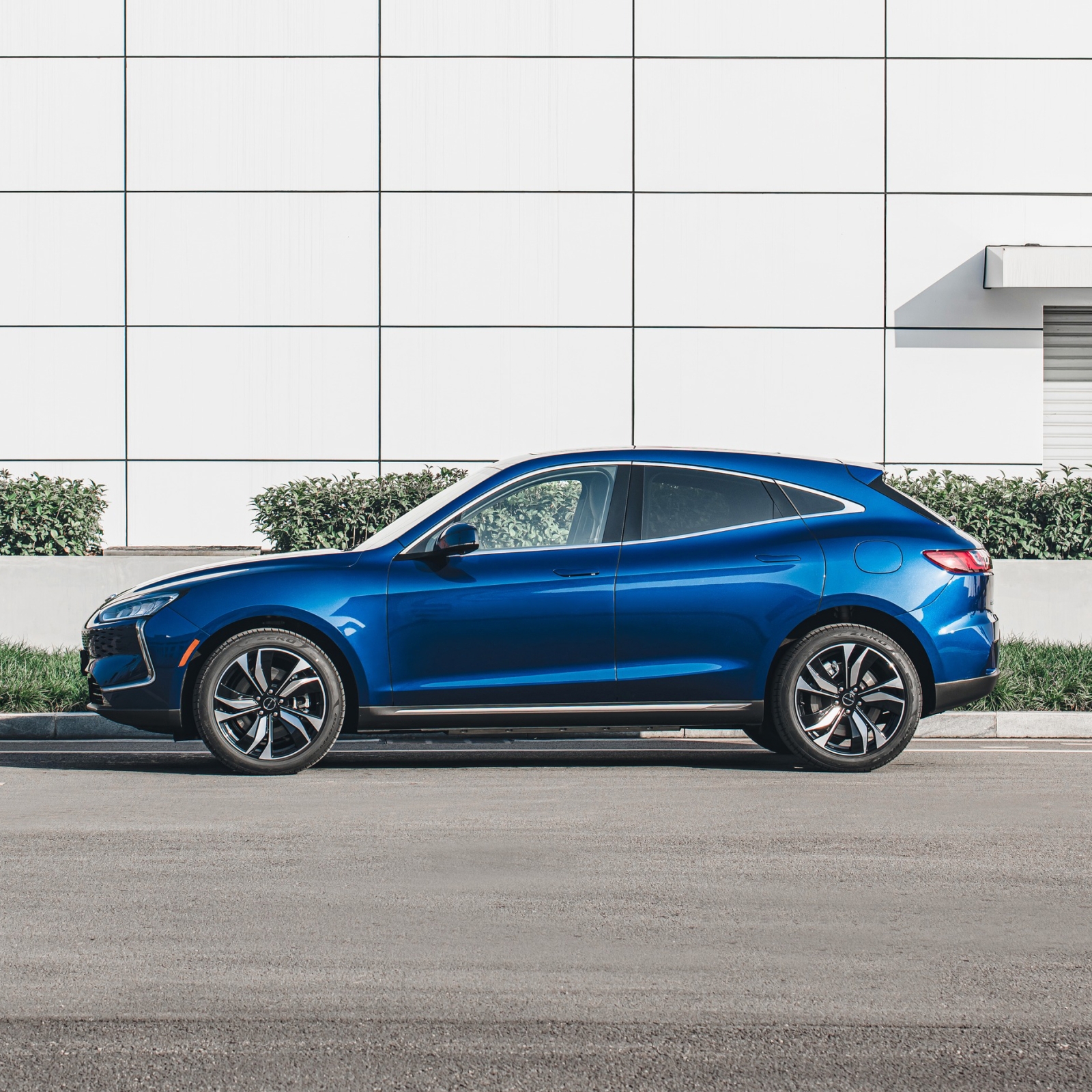 SERES 5 Premium – SUV Electric de 585 CP | Autonomie 483 km · SUV Cars