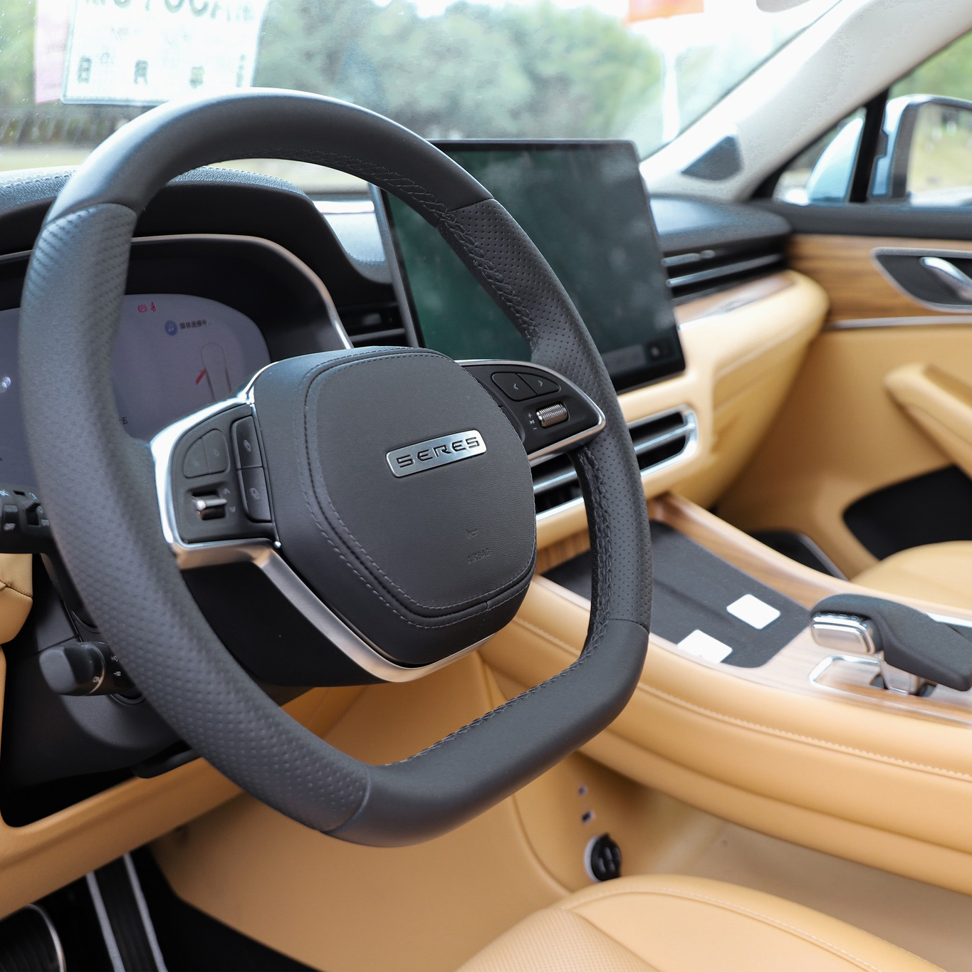 SERES 5 Premium – SUV Electric de 585 CP | Autonomie 483 km · SUV Cars